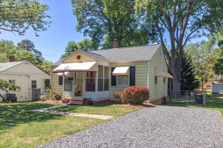 Charming Cottage Private Backyard Pet Friendly - Greensboro, NC