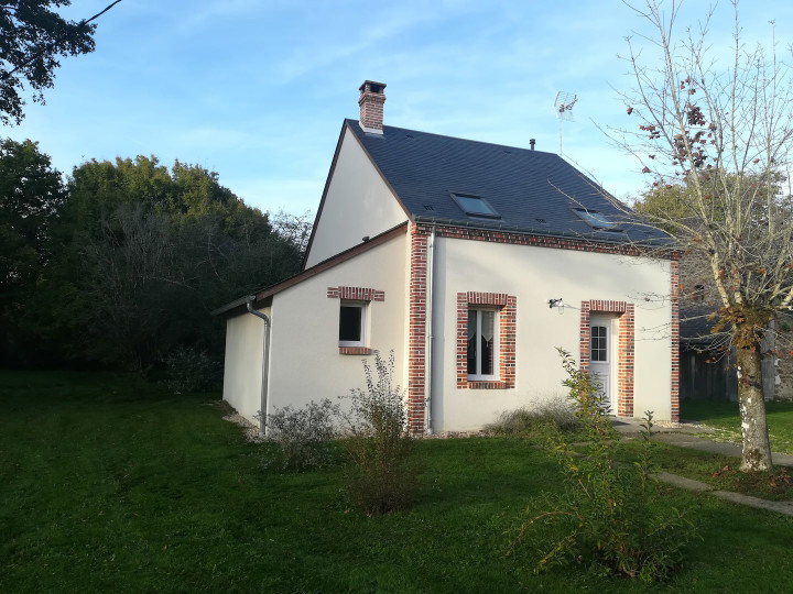 Petite Maison Dans Un Nid De Verdure - France