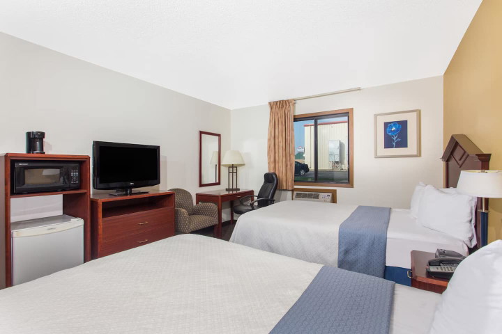 2 Double Beds | Days Inn By Wyndham Austin - Austin, MN