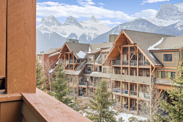 Lovely 2br Rockies Getaway | Pool + Hot Tub Access - Canada