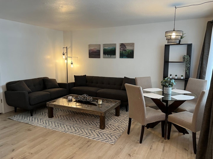 #10 Midtown 2 Br Top Floor Apt - Anchorage, AK