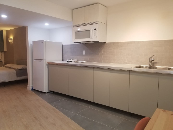 Newly Renovated Studio / Walks To Yonge St. Subway - Toronto