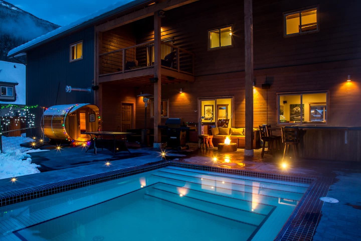 Big Bear Chalet And Spa - Revelstoke