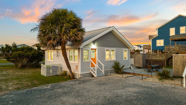 Beachside Cottage | Across From The Sand, Dogs Ok - Oak Island, NC