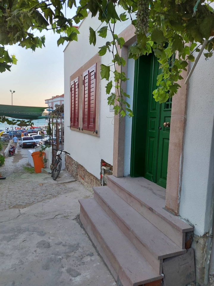 Cunda Merkez Teraslı Deniz Manzaralı Ev - Ayvalık
