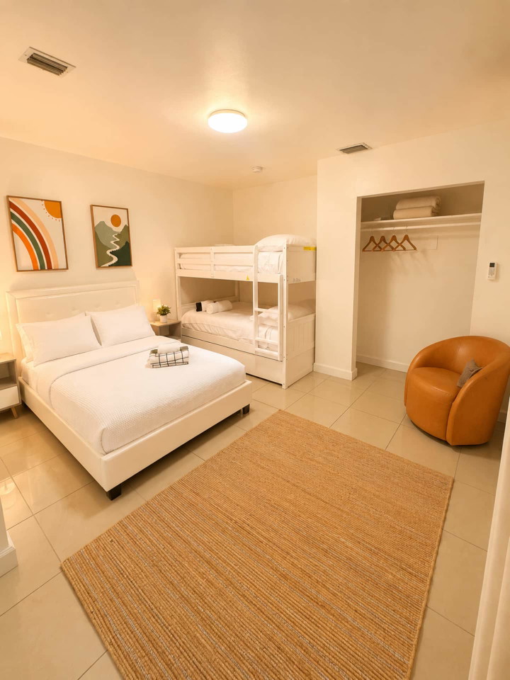 Large Miami Studio With Private Entrance & Parking - Miami, FL