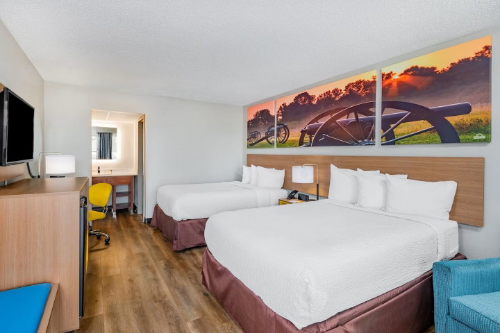 Days Inn Charlottesville| 2 Doubles| Pet-friendly - Charlottesville, VA