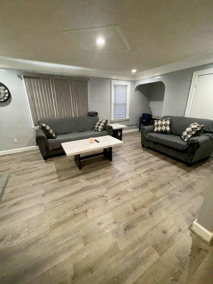 Long-term Stays | Private 2br Upstairs Unit - Dearborn, MI
