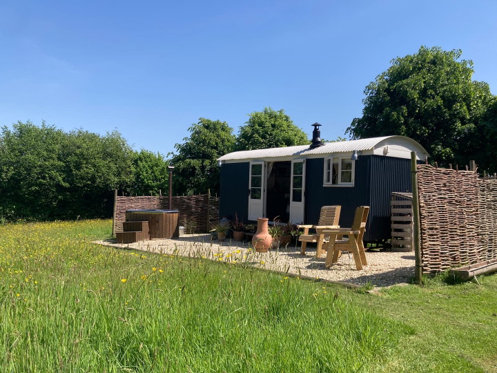 Romantic Shepherds Hut - Hot Tub - Nature Lovers - Chepstow