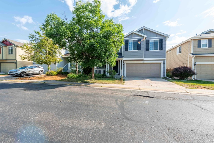 A Spacious 4 Bedroom 3.5 Bathroom - Denver, CO