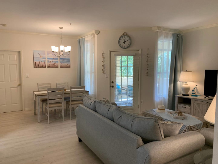 Luxury 2bdrm Condo, Near Clearwater Beach. - Clearwater, FL