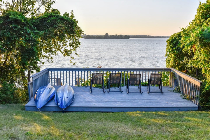 Relaxing Lakefront Vacation Home - Prince Edward