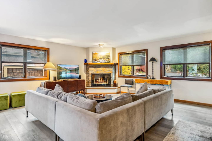 Broken Lance Chalet- On Bus Line, Minutes To Town! - Breckenridge, CO