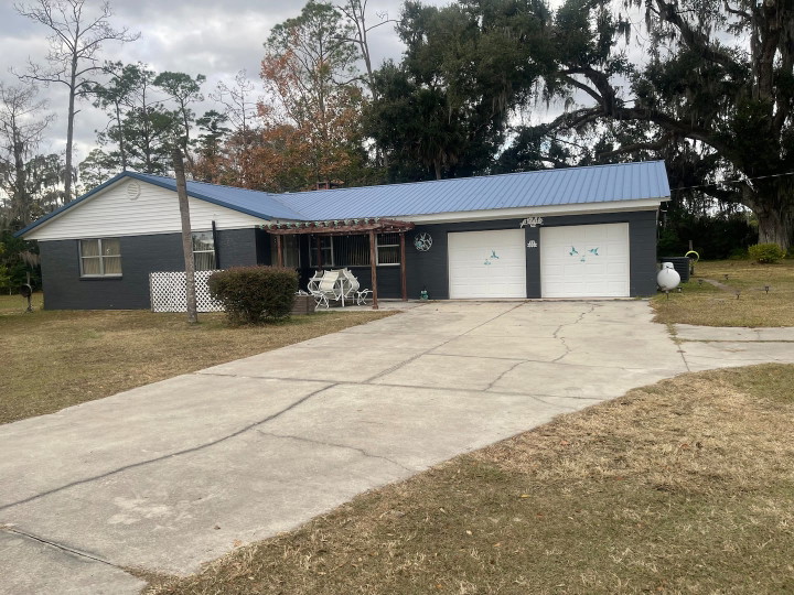 Hummingbird Hide-away - Branford, FL