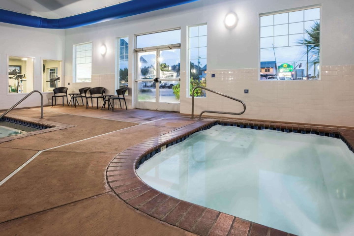 La Quinta Newport | King | Indoor Pool - Newport, OR