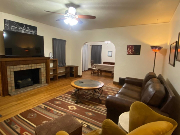 Classic Bungalow, 1 Block From Hospital - Garden City, KS