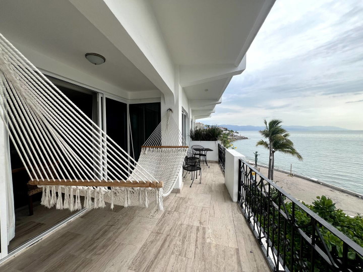 Cozzy Oceanfront Exclusive Condo, 2bdr + 2bth - Puerto Vallarta