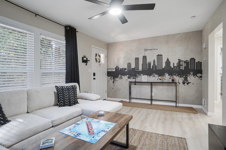 Cozy Contemporary Heights House - Portage Lakes, OH