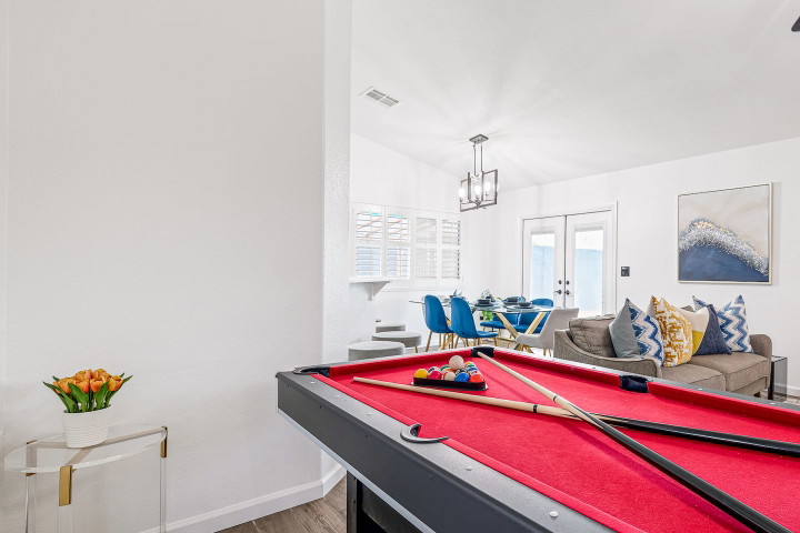 Cour Spacieuse + Table De Billard Dans Une Escapade Moderne De 5 Chambres - North Las Vegas, NV