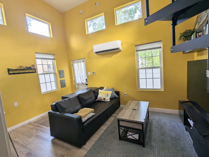 Tinybig Yellow Loft 1bath - Free Parking - Arlington, VA