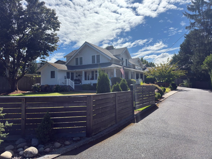 Private Apartment At The Farmhouse - Beaverton, OR
