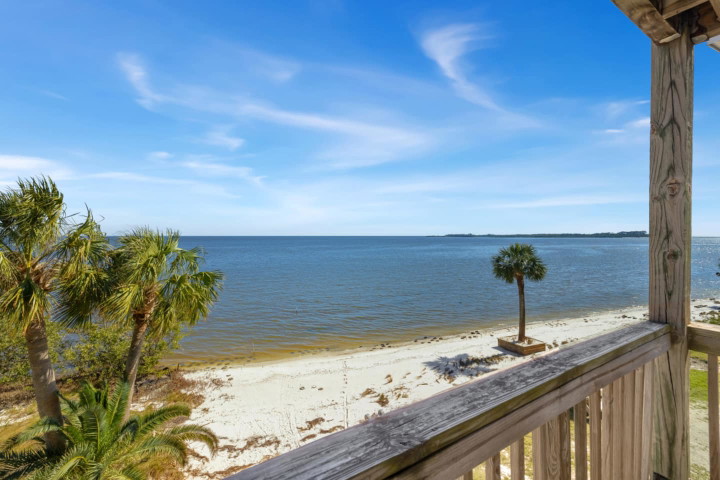 Sunrise Deck W King Bed - Cedar Key, FL