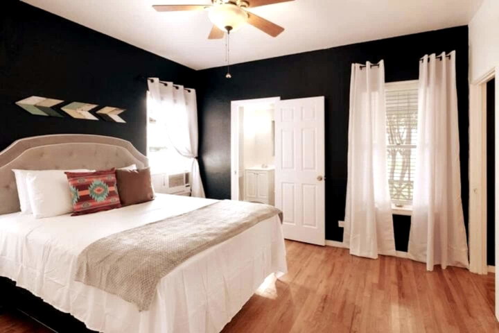 F1   30% Off  Updated, Cozy & Clean  Fast Wifi  2br/2ba Monthly Rental - Texas