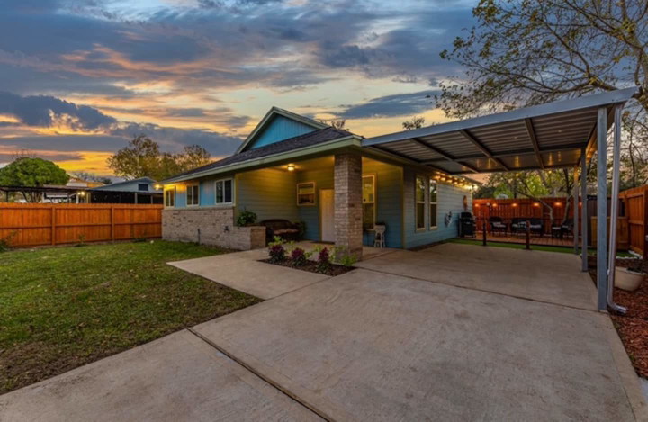 Little Blue House On Lonnie Lane - Houston, TX