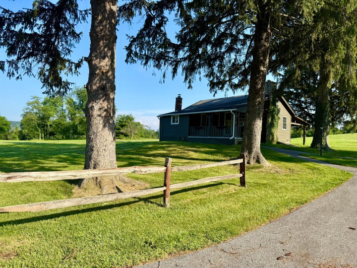 Scenic Hudson Valley Getaway  Farms & Vineyards - Poughkeepsie, NY