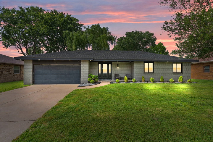 Cozy Luxury Getaway Home King Suite! - Springfield, MO