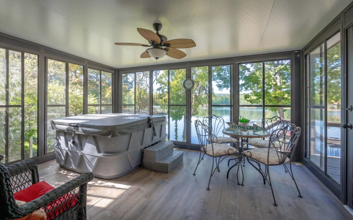 Serene Lakefront W/ Panoramic Views, Kayaks & Spa - Hot Springs Village, AR