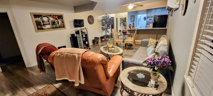 Classy Cozy Victorian Comfort - Roseville, CA