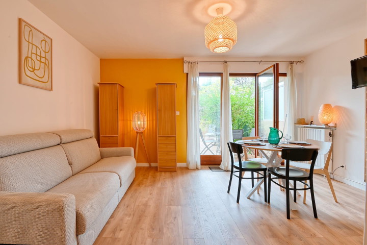 Charming Garden Level With Private Parking - Bandol