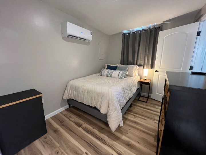 Conveniently Located 1st Floor - 1 Br - Tucked Inn - Charleston, WV