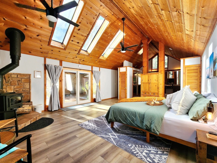 West Shore Cabin - Walk To The Lake & Sunnyside! - Tahoe City, CA
