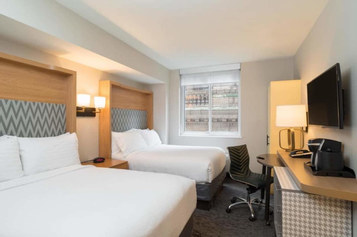 Steps From Wall Street + Fitness Room & Wi-fi - New York
