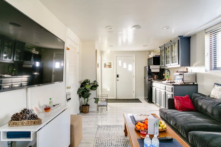 2-bedroom Home In Prime Location - Falls Church, VA