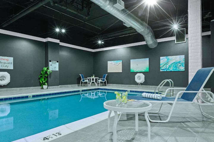 New Modern Stamford Getaway W/ Indoor Pool - Stamford, CT