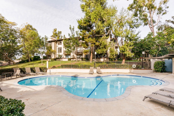 Furnished Condo On A Golf Course In Irvine - Irvine, CA