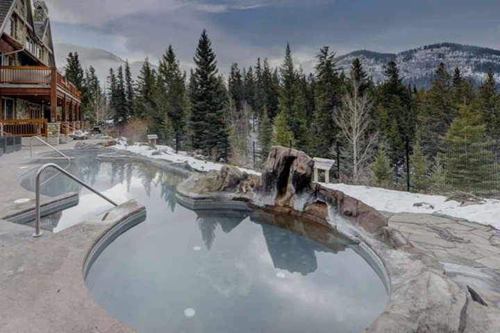 Mountain Top Escape W/ Pool, Hot Tub + Games Room! - Banff