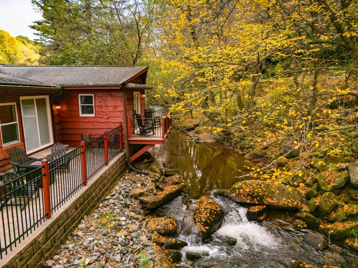 Boone Creekside Cottage 5 Mil. To App W/ Fire Pit! - Boone, NC