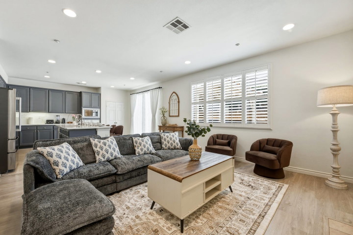 Spacious 6br Home/2 Master Suites/11 Beds/3.5ba - Fontana, CA