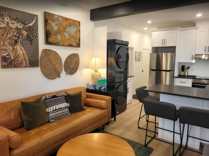 Modern Stay W Granite Island & Detroit River Views - カナダ ウィンザー