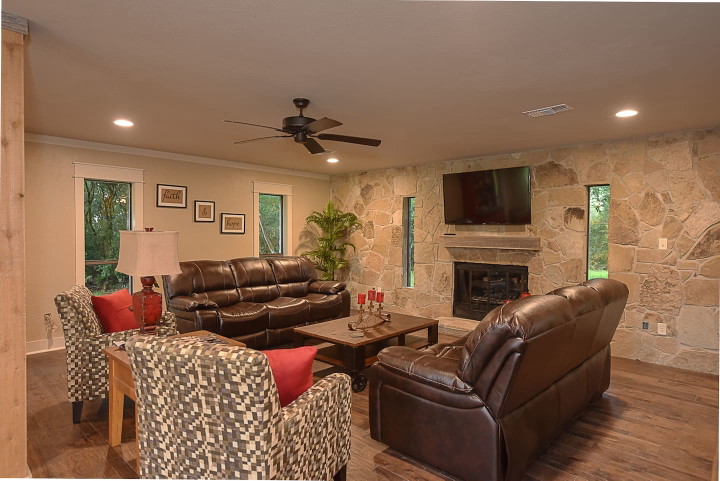 College Stations Newest Rural Getaway * Game Day House - Navasota, TX