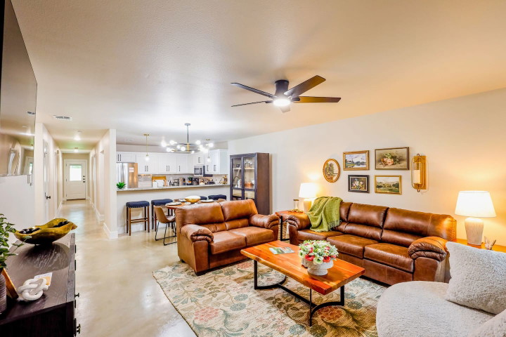 Hot Tub | Walk To Umhb & Downtown | Pet Friendly - Belton, TX
