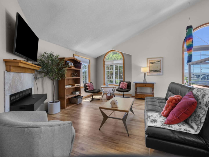 10 Pelican View: Walk To Beach | Dog-friendly - Cannon Beach, OR