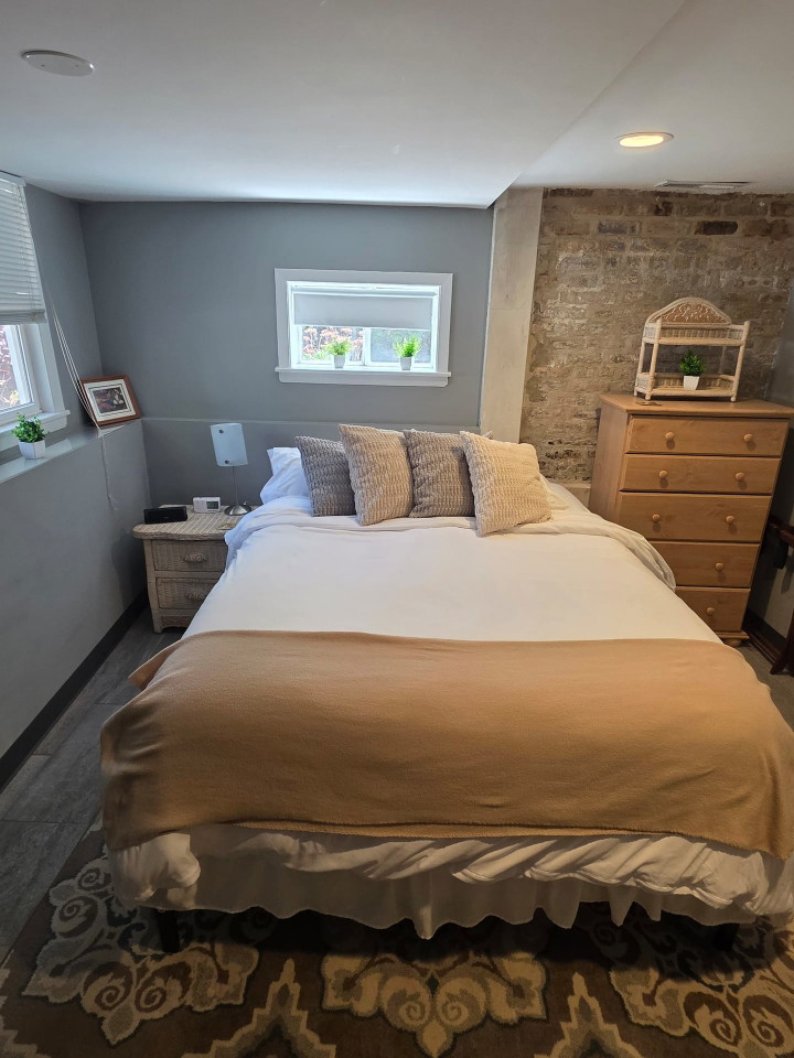 Private Logan Square Garden Apt - Chicago