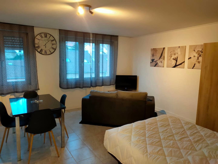 Nice Studio, Equipped Kitchen, Double Bed, On The 3rd - Thionville