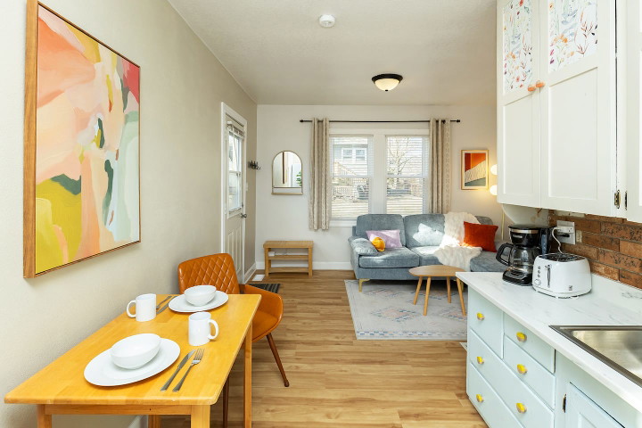 Happy Happy Guest House 1bd/1ba - Des Moines, IA