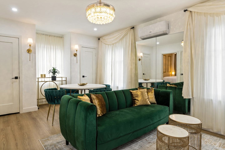 Emerald Chandelier Suite | 2 Beds | Sunset Ave. - ハリウッド, CA